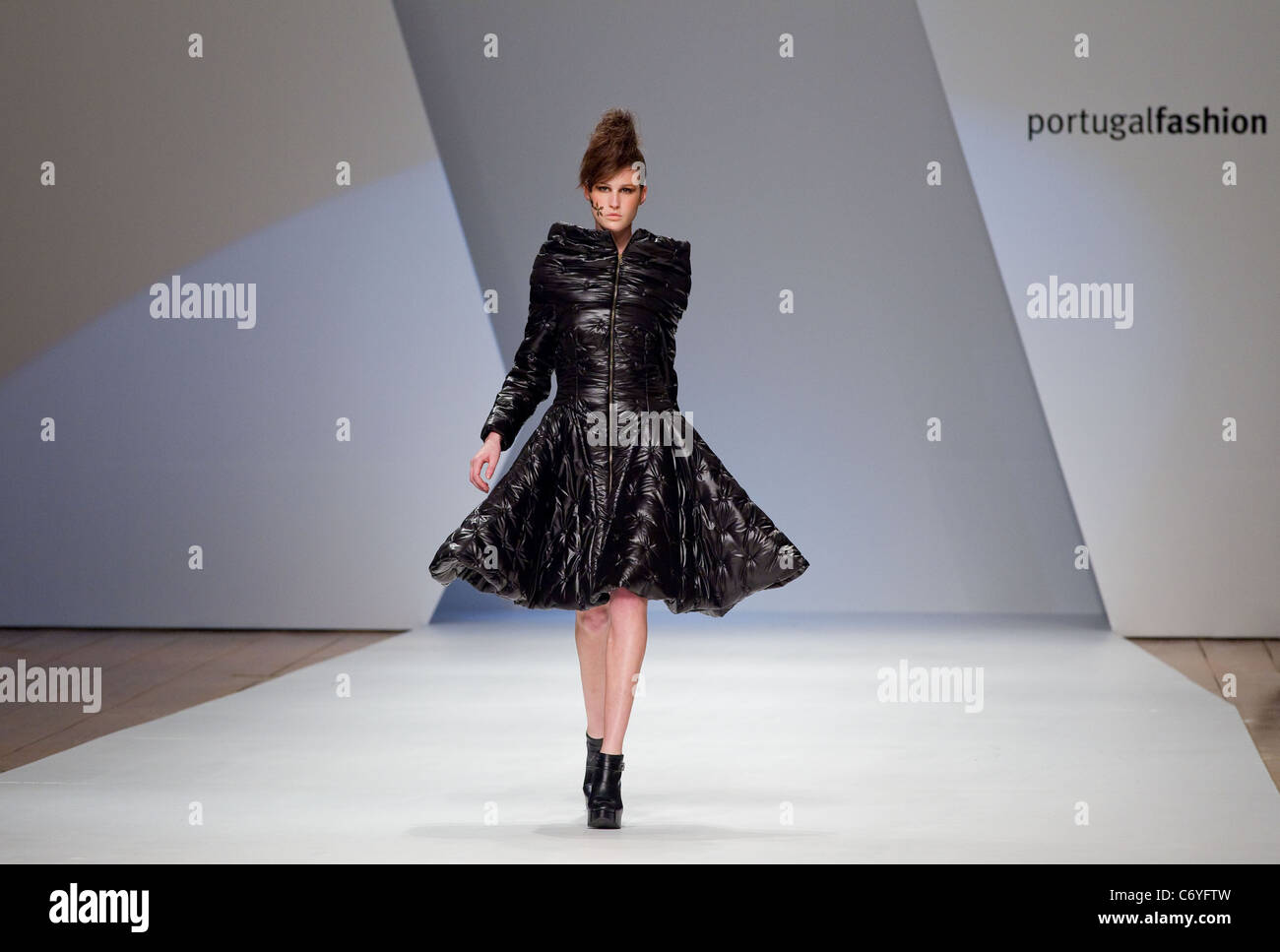 Model Portugal Fashion Re-Mixed Winter 2011 - Ana Salazar - Catwalk ...