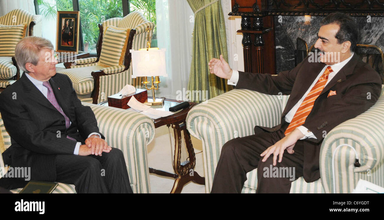 Prime Minister Syed Yousuf Raza Gilani talks with Daniel Jouanneau ...