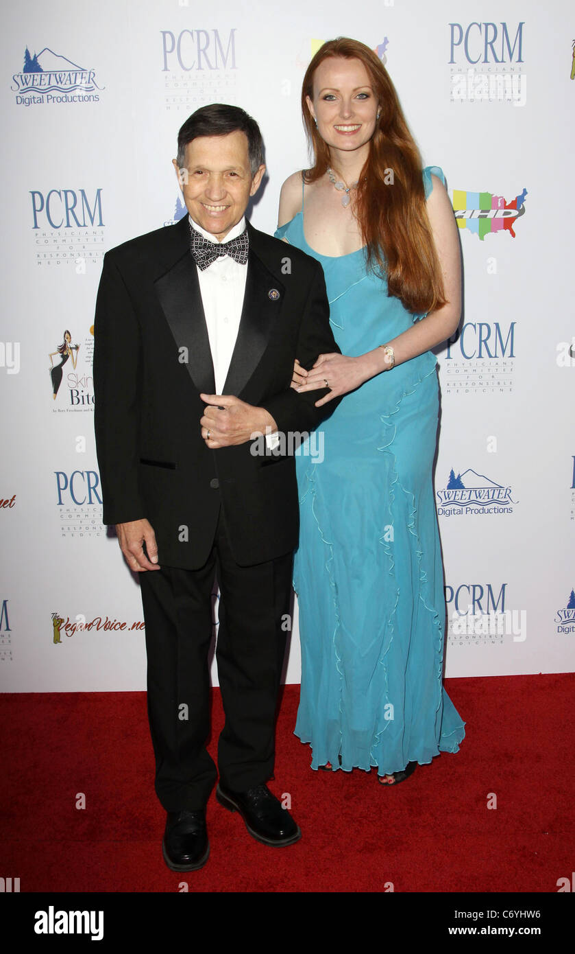 Congressman Dennis J Kucinich and his wife Elizabeth Kucinich The Art ...