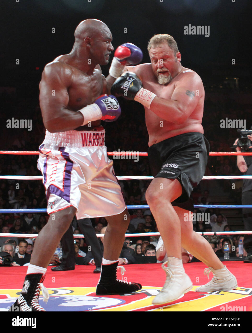 Evander Holyfield and Francois Botha Evander Holyfield defeated ...