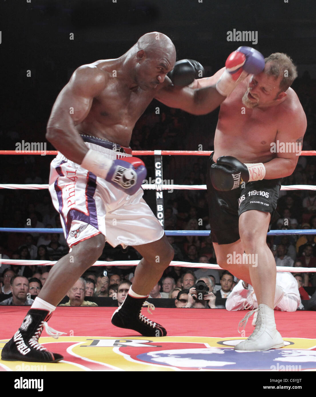 Evander Holyfield and Francois Botha Evander Holyfield defeated ...