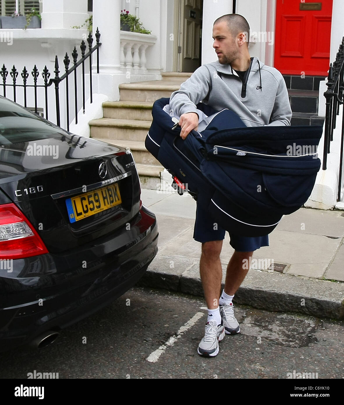 Joe Cole The England and Chelsea Football player Joe Cole with wife ...