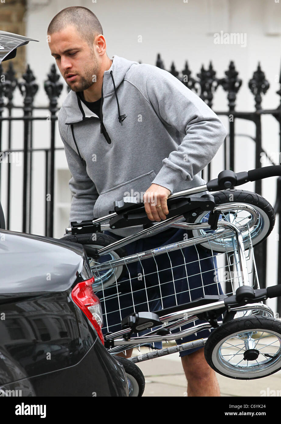 Joe Cole The England and Chelsea Football player Joe Cole with wife ...