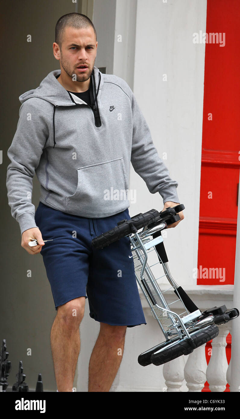 Joe Cole The England and Chelsea Football player Joe Cole with wife ...