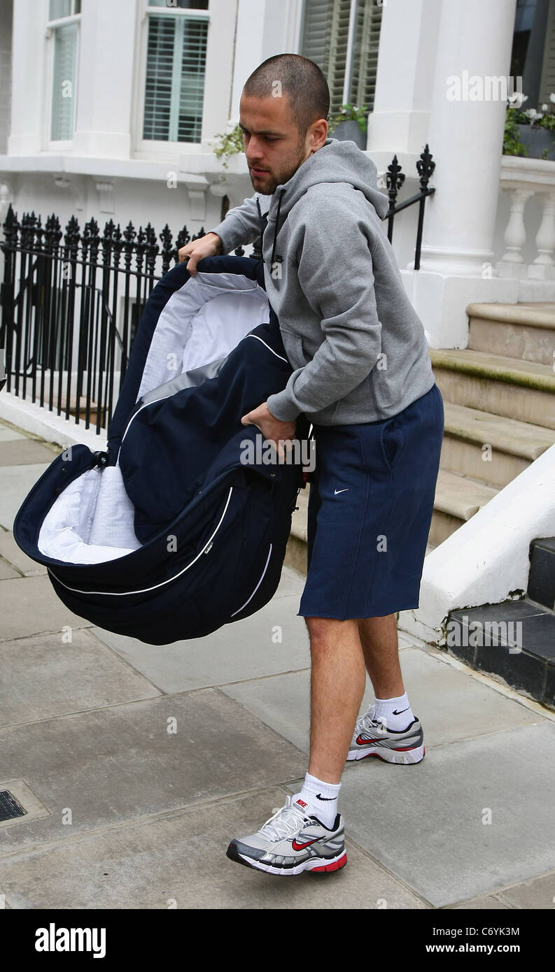 Joe Cole The England and Chelsea Football player Joe Cole with wife ...