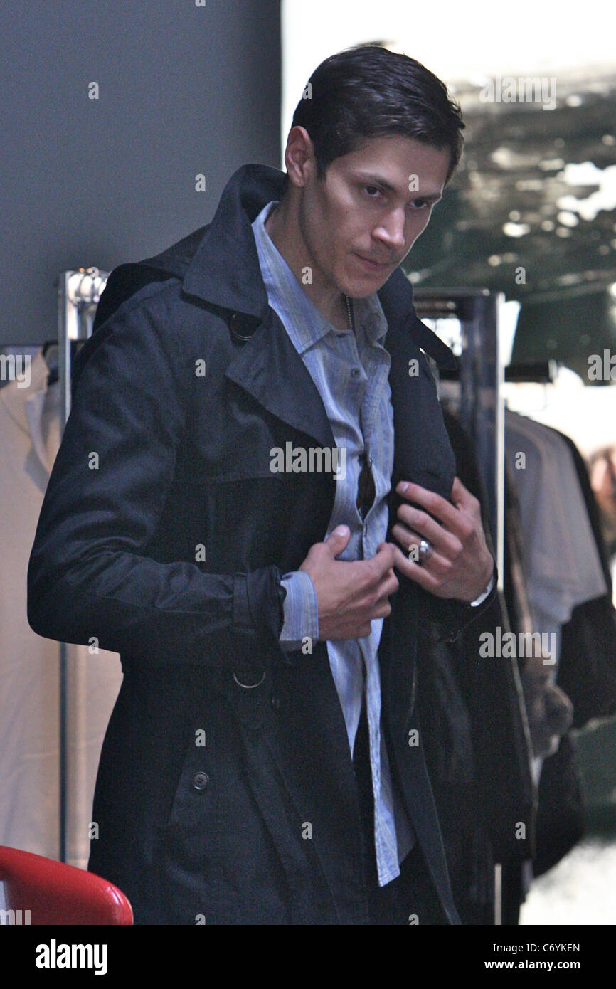 Alex Meraz 'The Twilight Saga: New Moon' actor Alex Meraz leaving ...