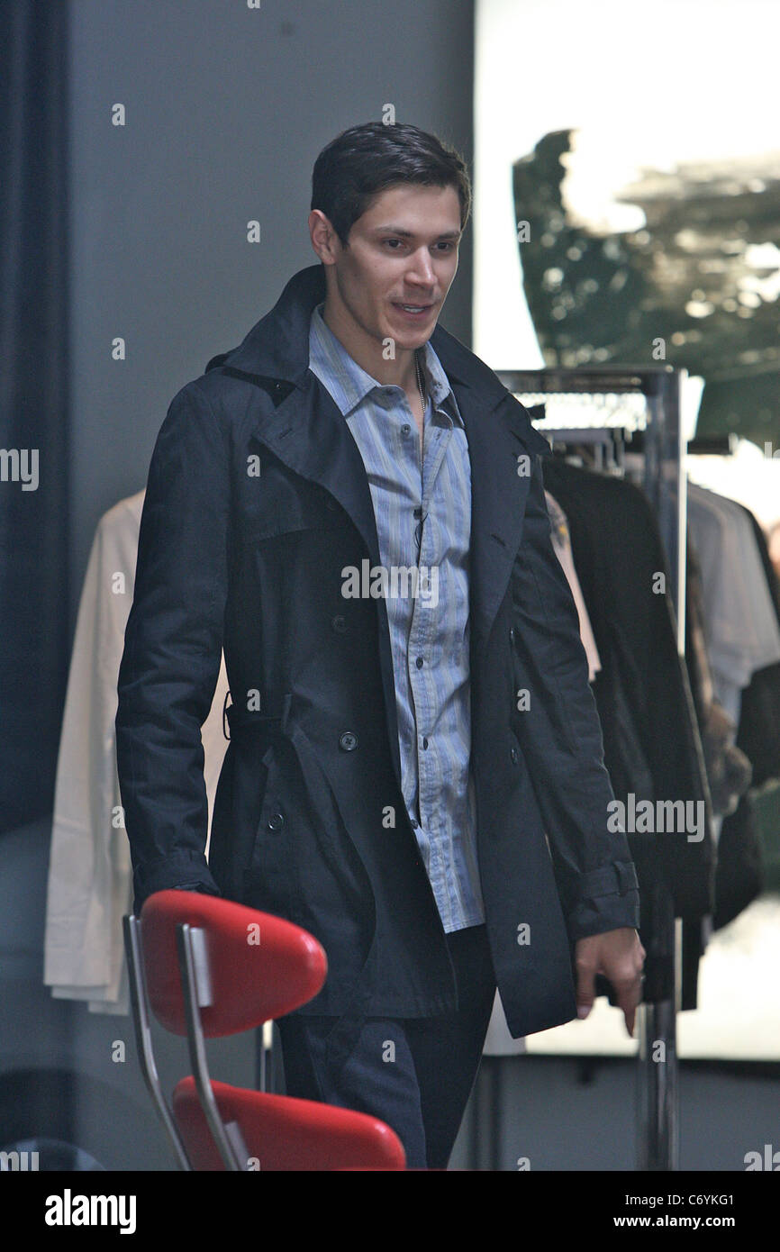 Alex Meraz 'The Twilight Saga: New Moon' actor Alex Meraz leaving ...