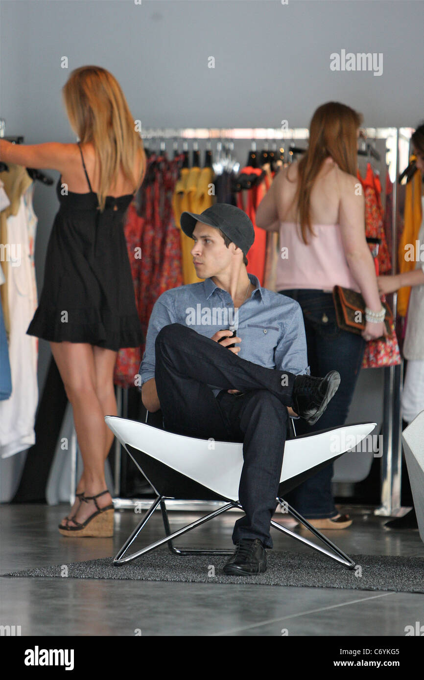 Alex Meraz 'The Twilight Saga: New Moon' actor Alex Meraz leaving ...