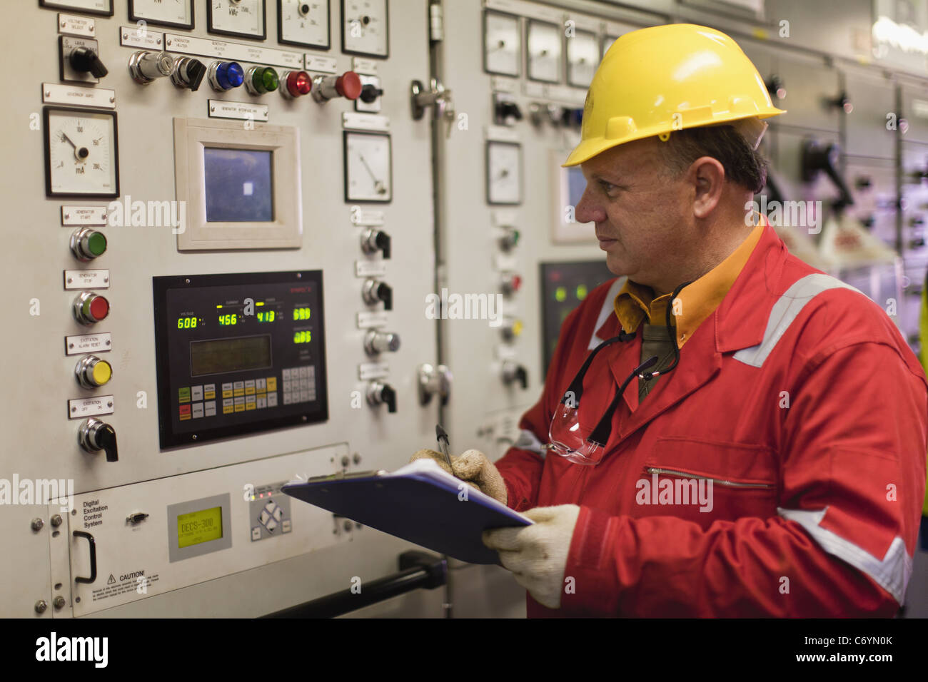 Control room oil rig hi-res stock photography and images - Alamy