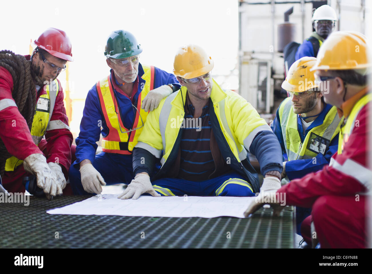 Oil rig workers hi-res stock photography and images - Alamy