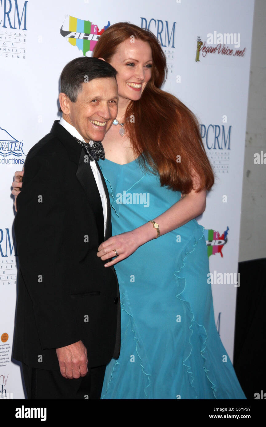 Dennis Kucinich and Elizabeth Kucinich at The Art of Compassion PCRM ...