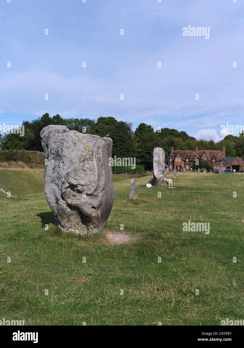 dh Avebury Stone Circle AVEBURY WILTSHIRE Megalithic standing stone ...