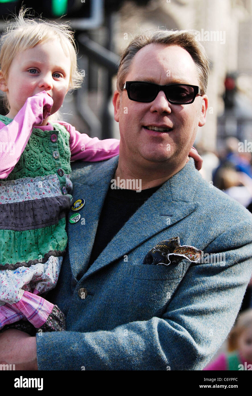 Comedian Vic Reeves and his daughter at Sport Relief Mile. Leeds ...