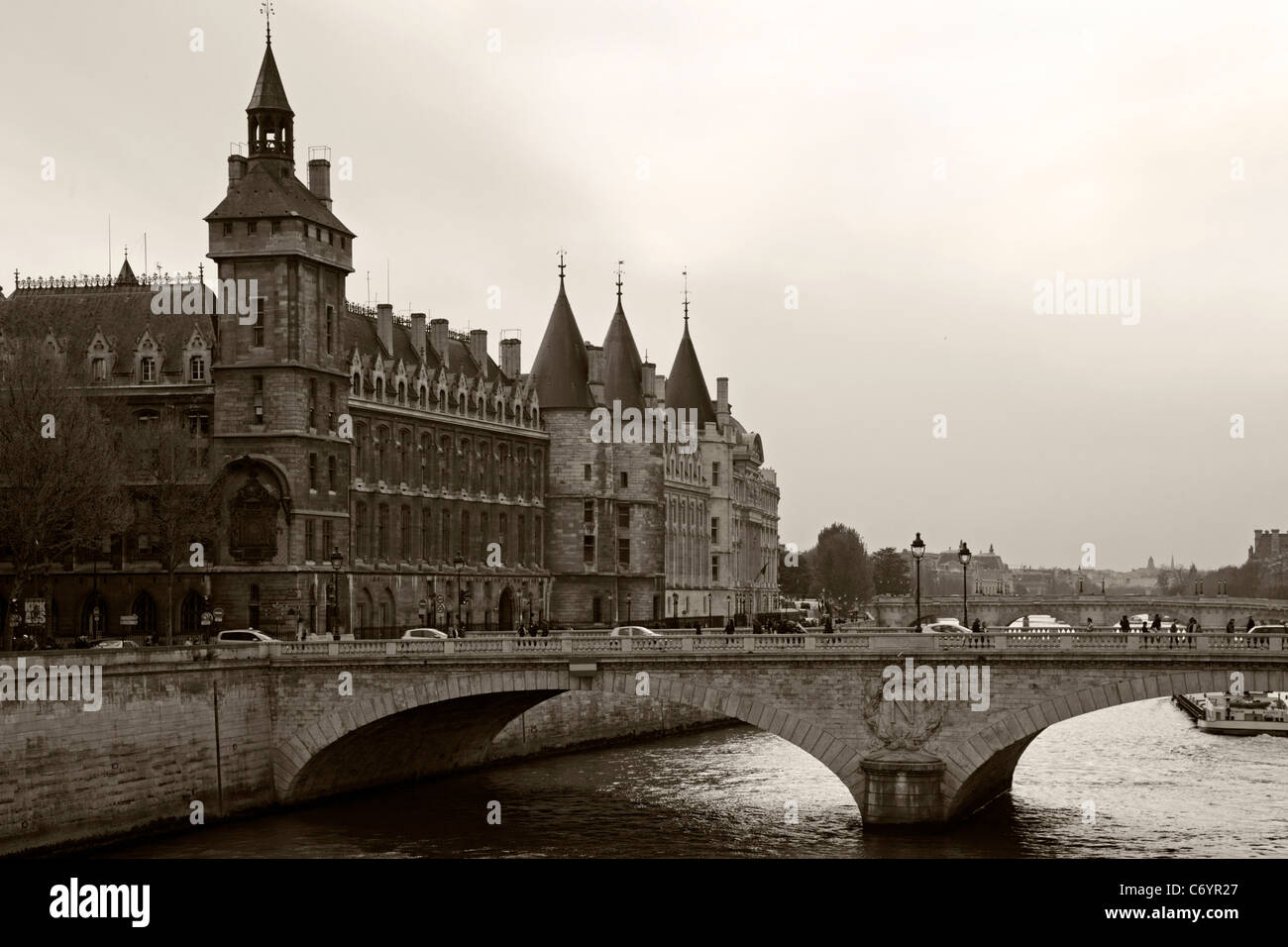 Paris medieval castle hi-res stock photography and images - Alamy