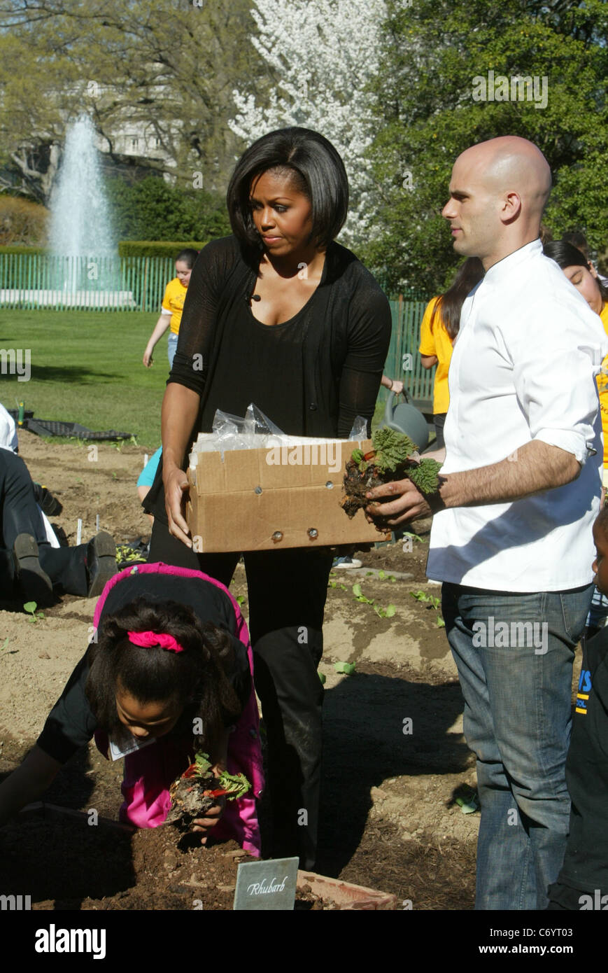 Michelle obama white house garden hi-res stock photography and images ...
