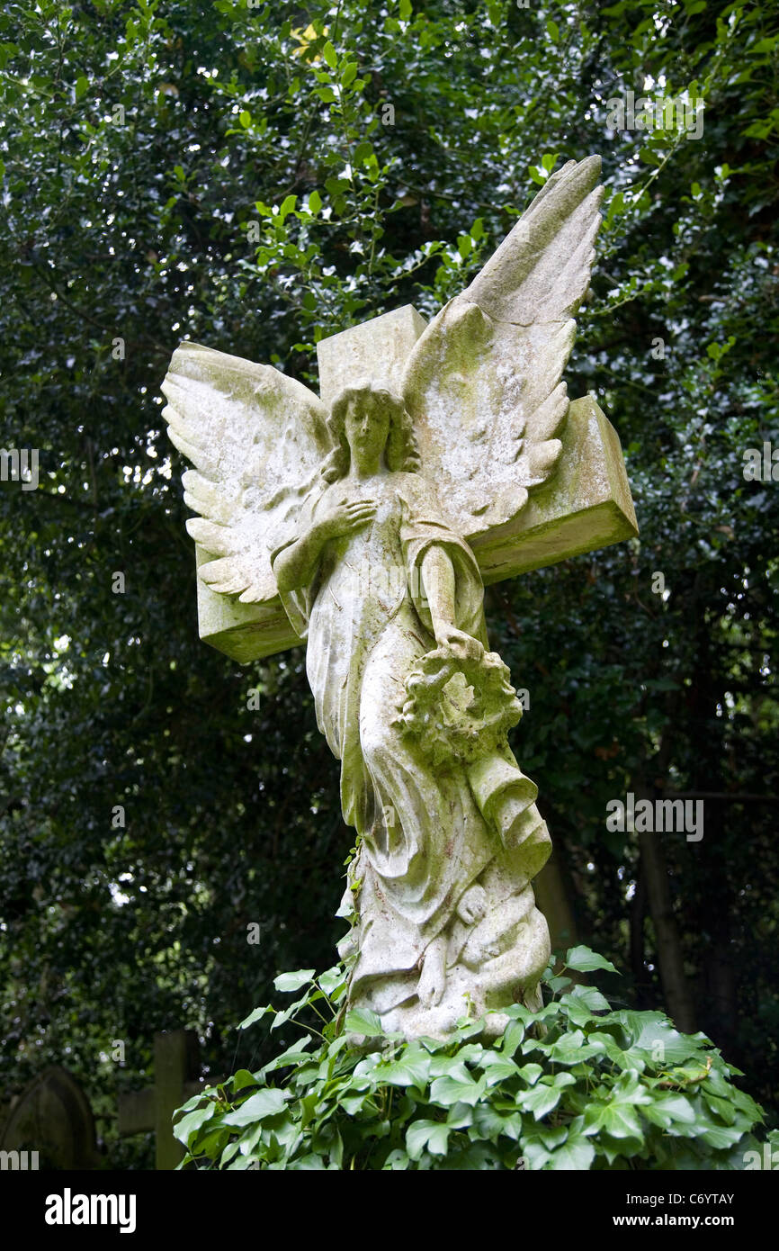 Highgate Cemetery Angel Stock Photo - Alamy