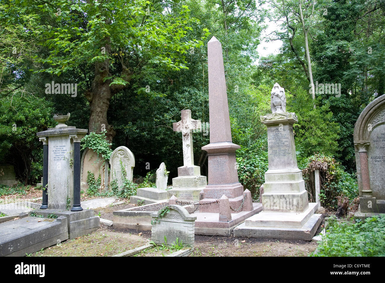 Headstone highgate cemetery hi-res stock photography and images - Alamy