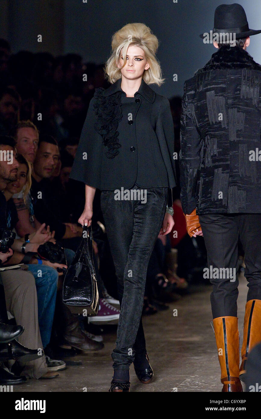 Model Lisbon Fashion Week CheckPoint Winter 2011 - Miguel Vieira ...