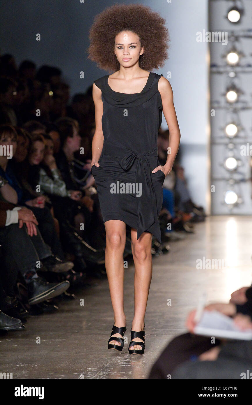 Model Lisbon Fashion Week CheckPoint Winter 2011 - Nuno Baltazar ...