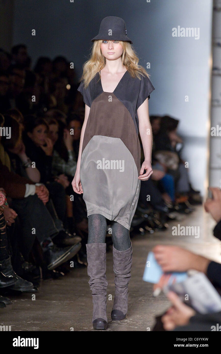 Model Lisbon Fashion Week CheckPoint Winter 2011 - Nuno Baltazar ...
