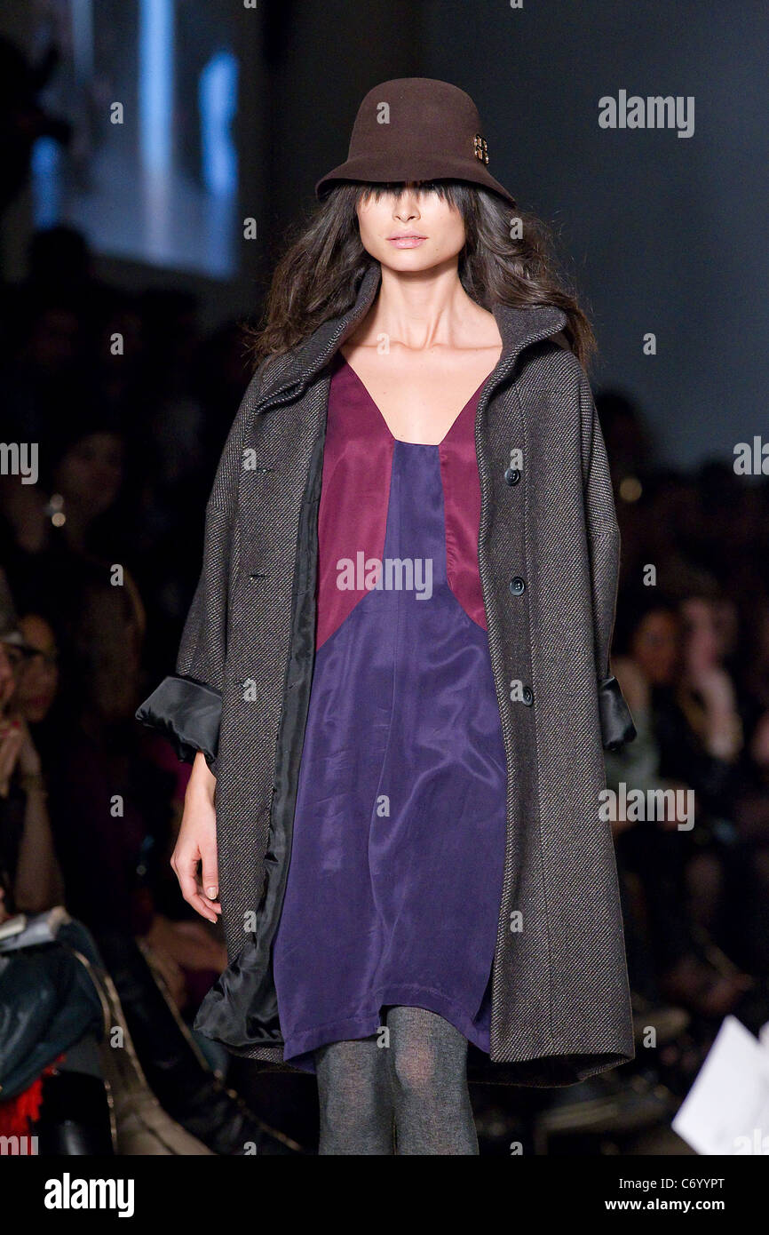 Model Lisbon Fashion Week CheckPoint Winter 2011 - Nuno Baltazar ...