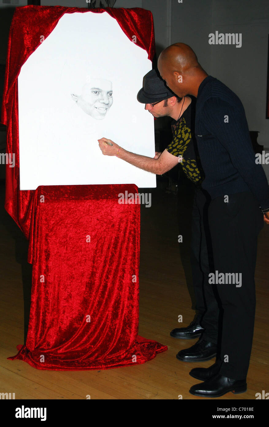 Artist Davis llan with Travis Payne Celebrity artist David Ilan creates ...