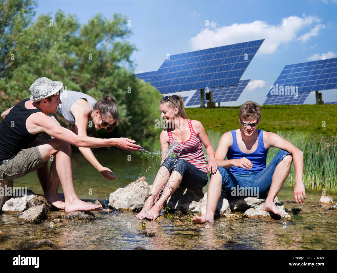 People sitting by river hi-res stock photography and images - Alamy