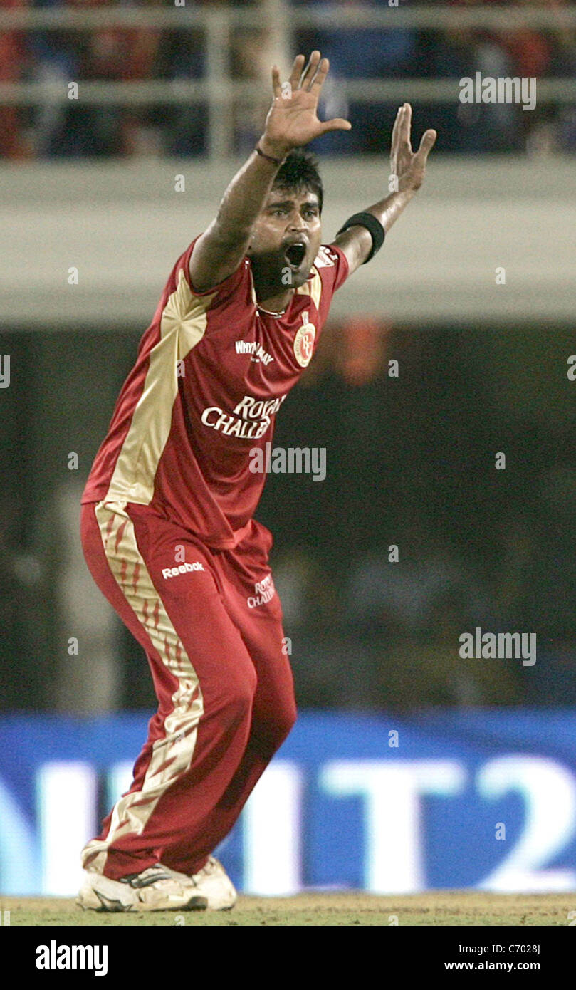 Vinay kumar cricket hi-res stock photography and images - Alamy
