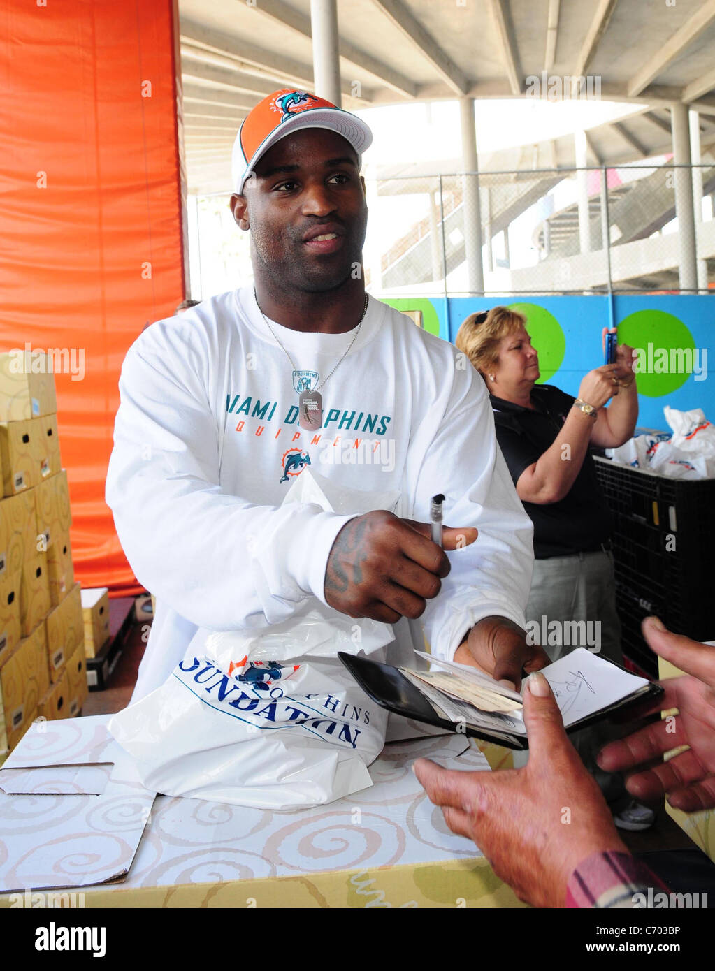 Ricky Williams Miami Dolphins football players distribute meals at the ...