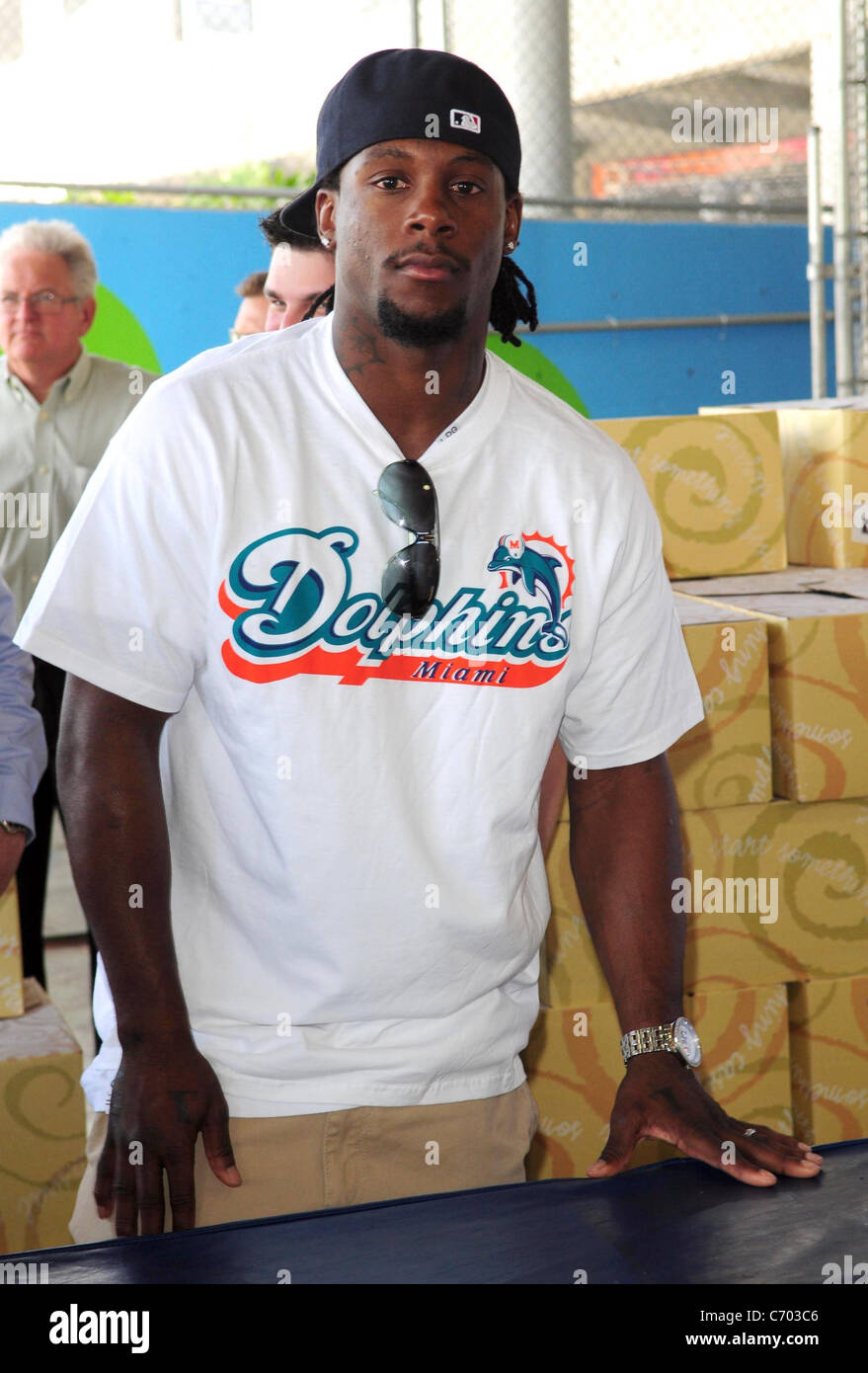 Davone Bess Miami Dolphins football players distribute meals at the ...