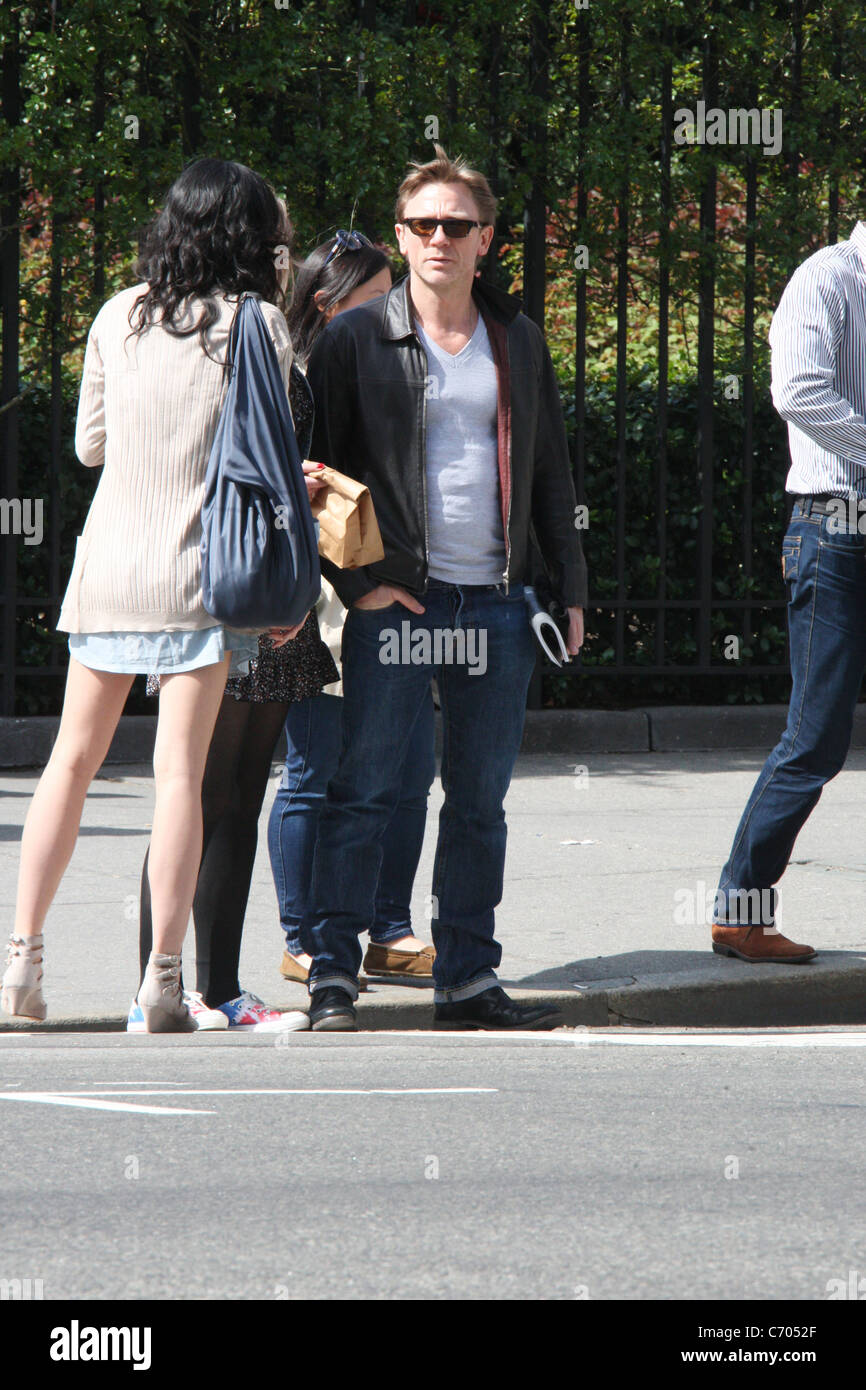 Daniel Craig out and about with friends in New York New York, USA - 03. ...