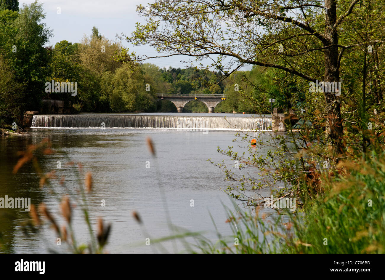 A bridge and little dam on La Mayenne river, towpath of Mayenne (Pays ...