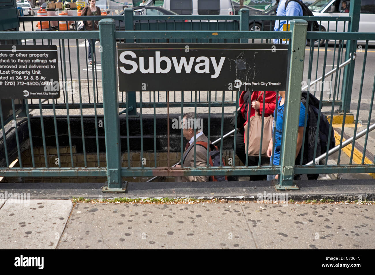 Commuters descend into the subway in Brooklyn, New York Stock Photo - Alamy