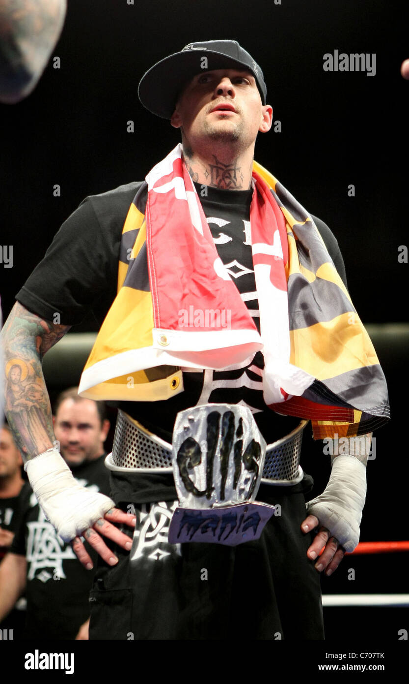 Benji Madden Benji Madden and Riki Rachtman Fight at Ellis Mania 5 ...