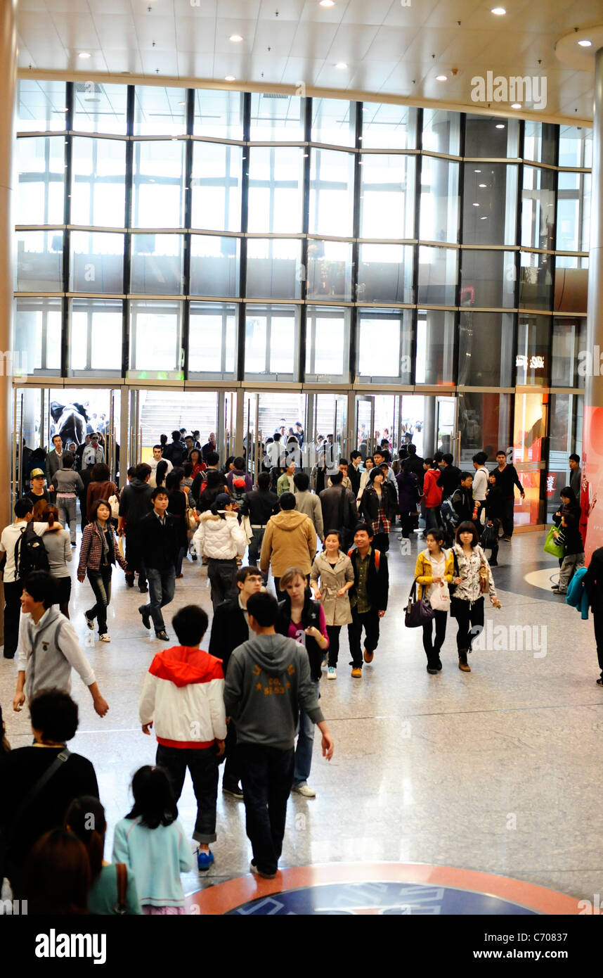 People shopping inside a Shopping Mall in Shanghai Stock Photo - Alamy
