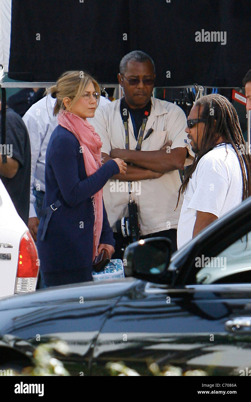 Jennifer Aniston filming her new movie 'Just Go With It' on Rodeo Drive ...