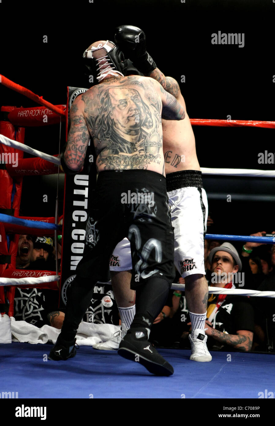 Riki Rachtman Benji Madden and Riki Rachtman fight at Ellis Mania 5 ...