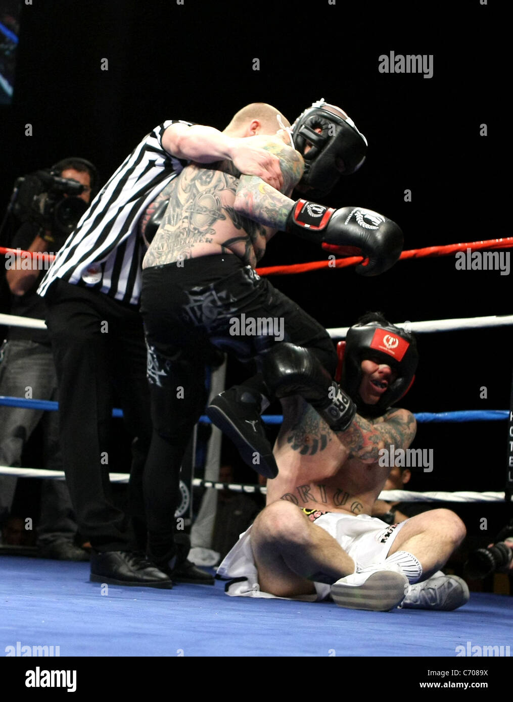 Riki Rachtman Benji Madden and Riki Rachtman fight at Ellis Mania 5 ...