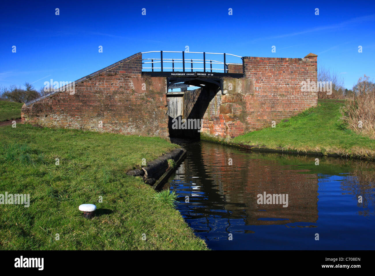 Wolverley Court Bridge and Lock crossing the Staffordshire and ...