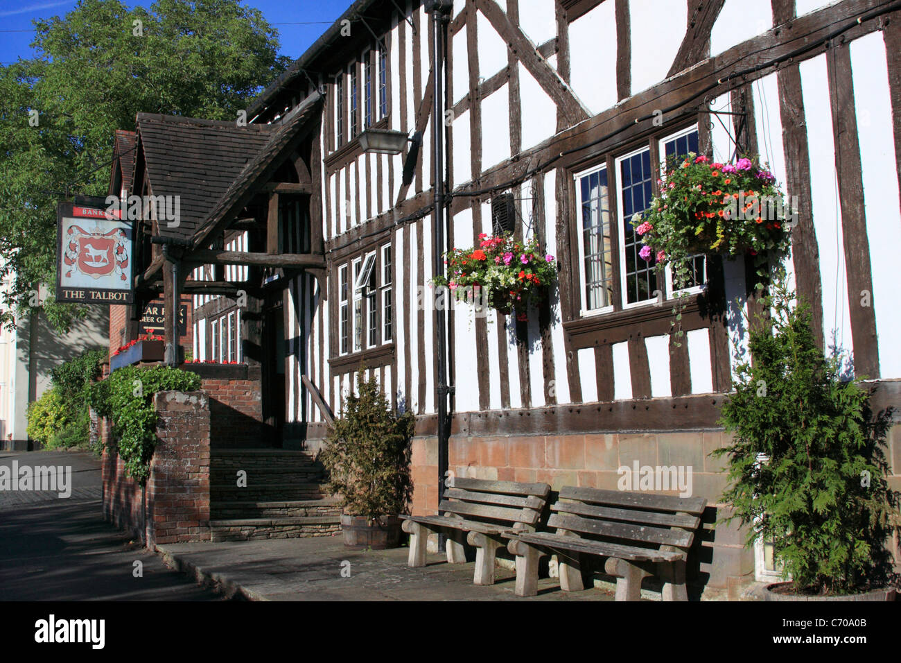Black And White Beamed Public House at Chaddesley Corbett ...