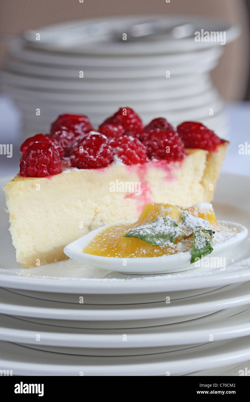 Raspberry torte hi-res stock photography and images - Alamy