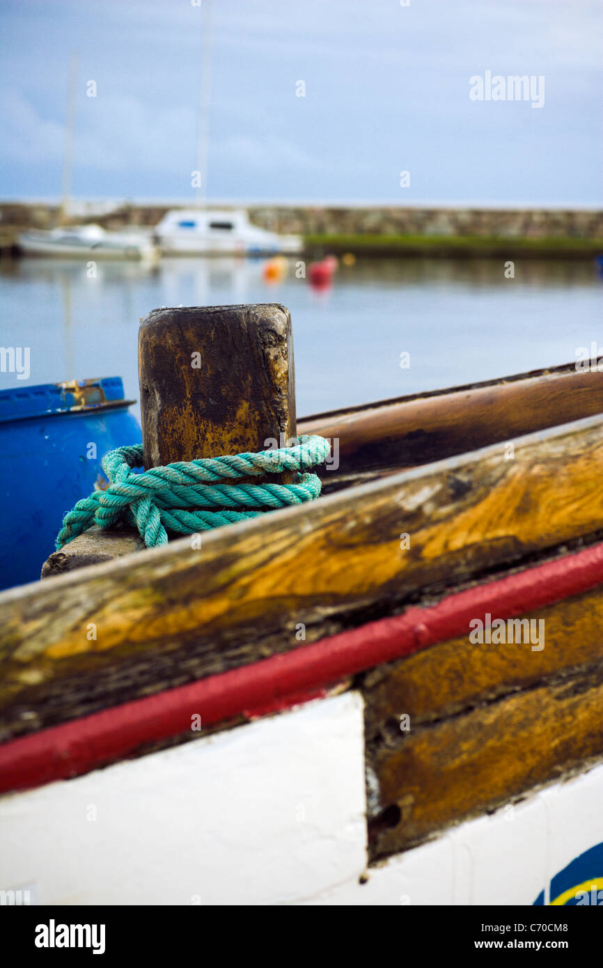Rope wrapped around wooden dock post Stock Photo - Alamy