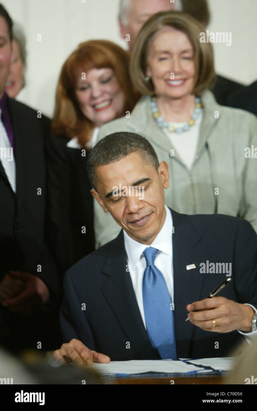 President Obama President Barack Obama signs the health insurance ...