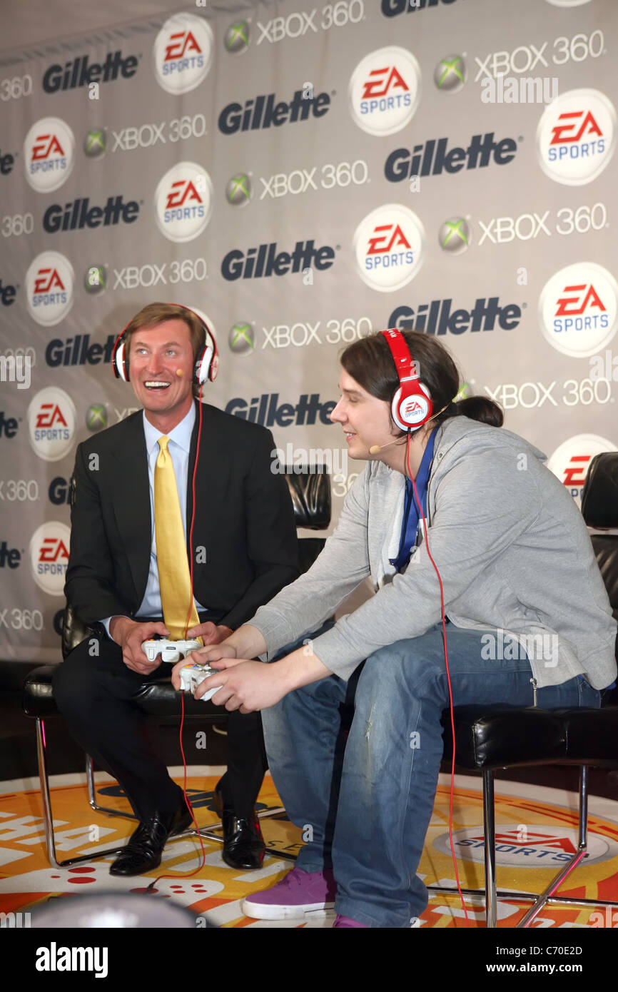 Wayne Gretzky plays hockey against Viktor Ghamari the Gillette - EA ...