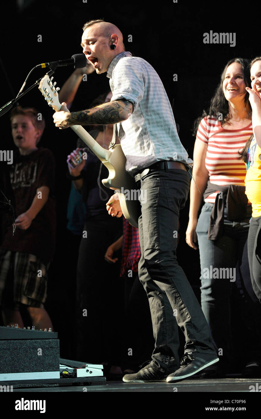 Dave Rosin of the band 'Hedley' performing live on stage at The Air ...