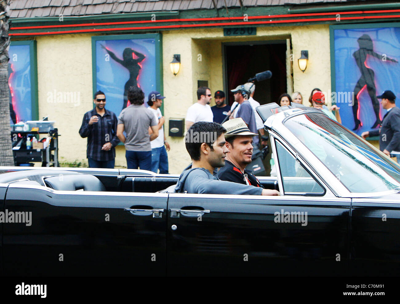 Adrian Grenier and Kevin Dillon filming a scene for 'Entourage' in a ...