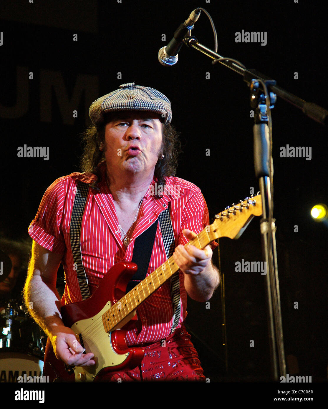 Mal McNulty Slade performing in concert Moscow, Russia - 04.04.10 Stock ...