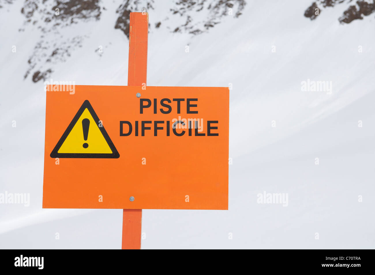 Sign reading ’piste difficile’ Stock Photo - Alamy