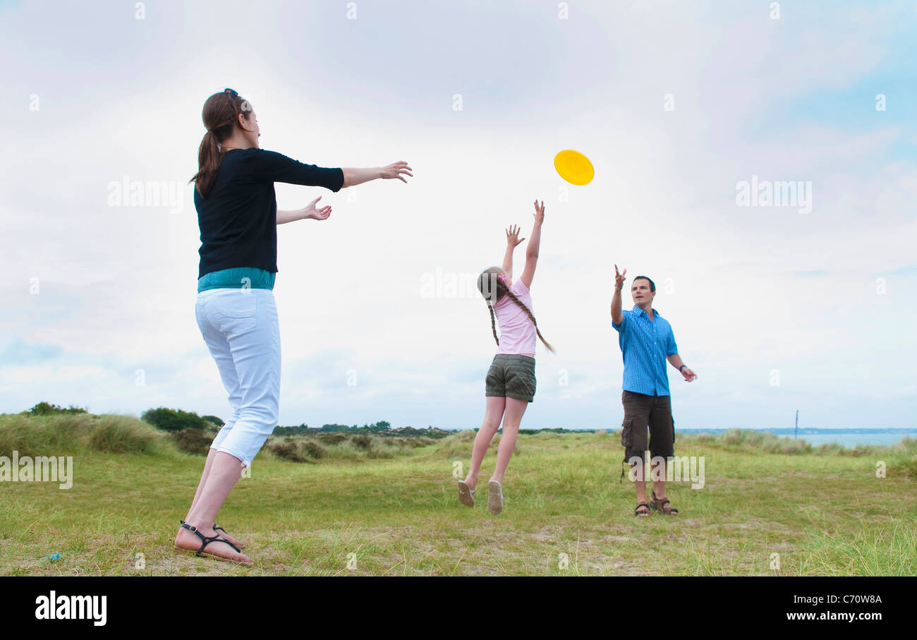 Man throwing frisbee outdoors hi-res stock photography and images - Alamy