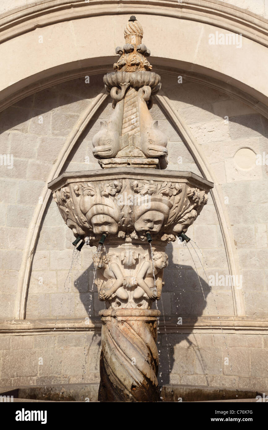 Gothic water fountain hi-res stock photography and images - Alamy